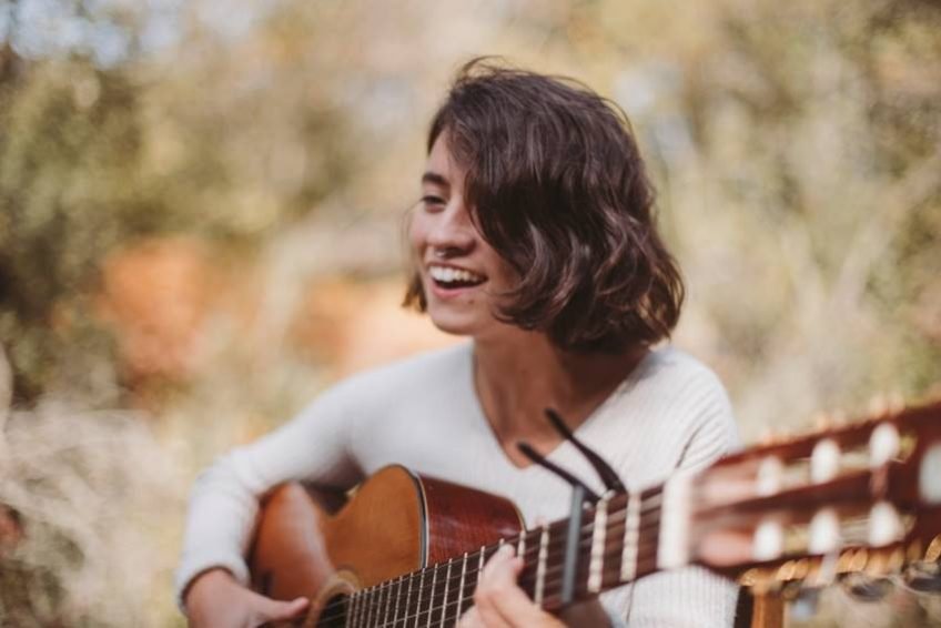 ¿por Qué La Cantante Idoia Triunfa Más Que La Coca Cola Las Furias